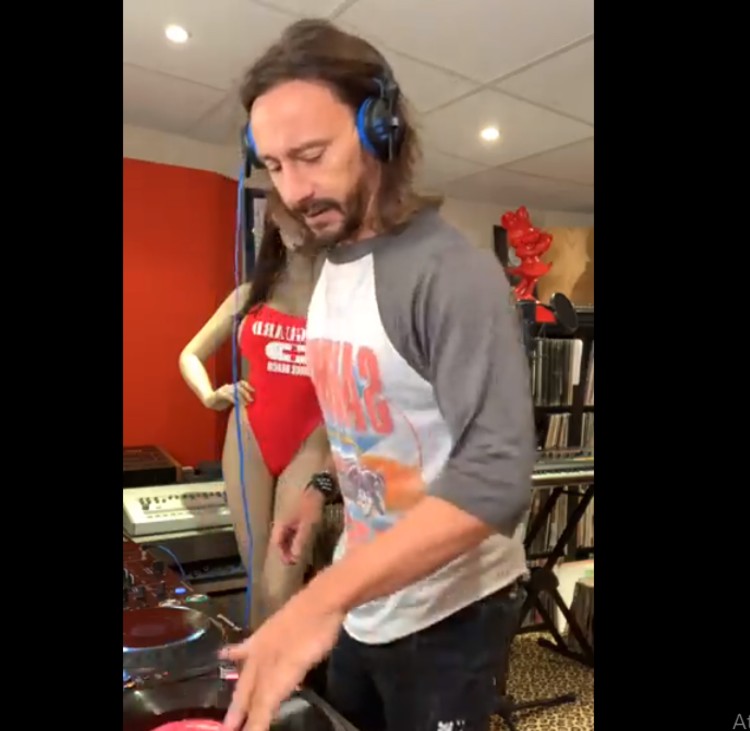 Bob Sinclar: Day 3 Lockdown – Classic Funk Live DJ Set | 24Emilia