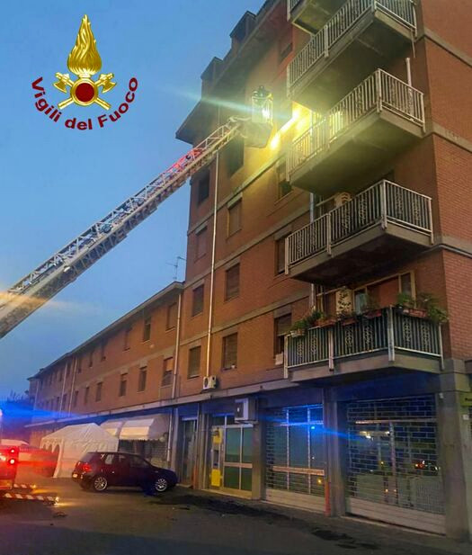 Incendio in una palazzina a Novi di Modena, in ospedale 16 persone ...
