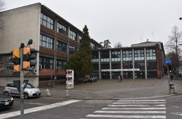 Atteggiamenti ammiccanti con minorenni in classe, sospesa insegnante ...