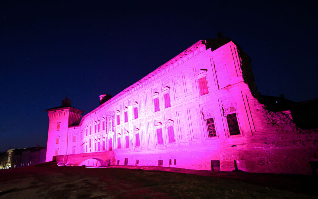 A Scandiano la Rocca dei Boiardo si tinge di rosa a 100 giorni dalla ...