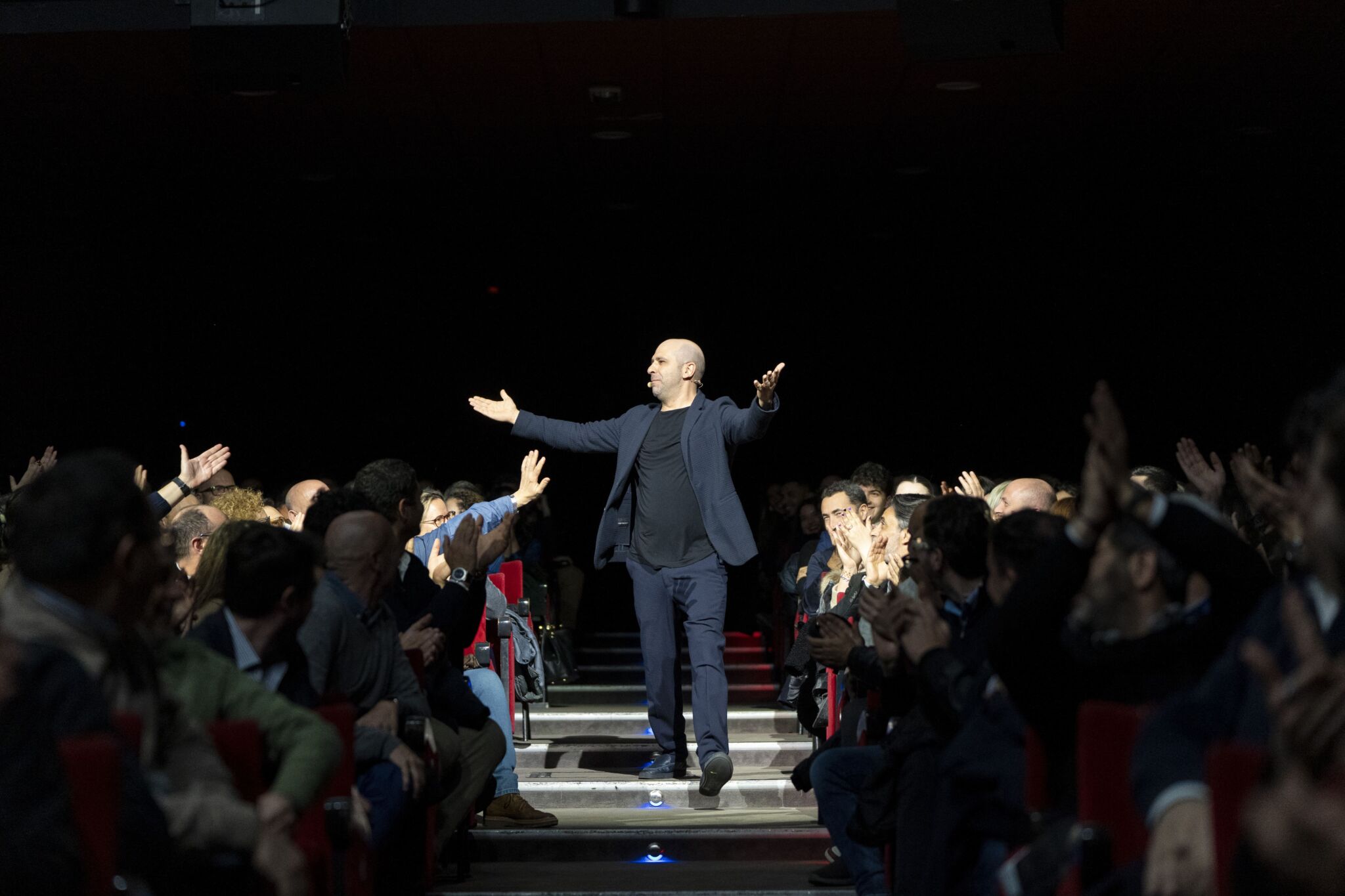 Checco Zalone Amore + Iva, record di sold out per lo spettacolo | 24Emilia