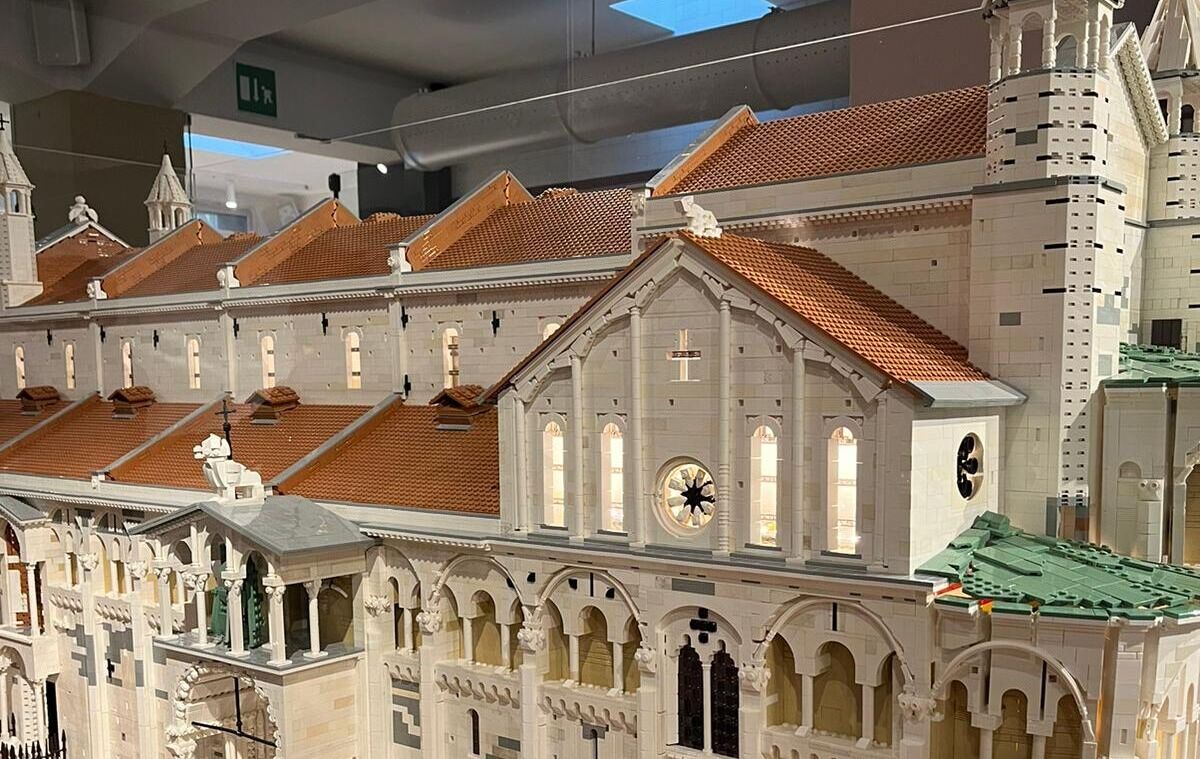 Un Duomo di Modena fatto con i Lego | 24Emilia