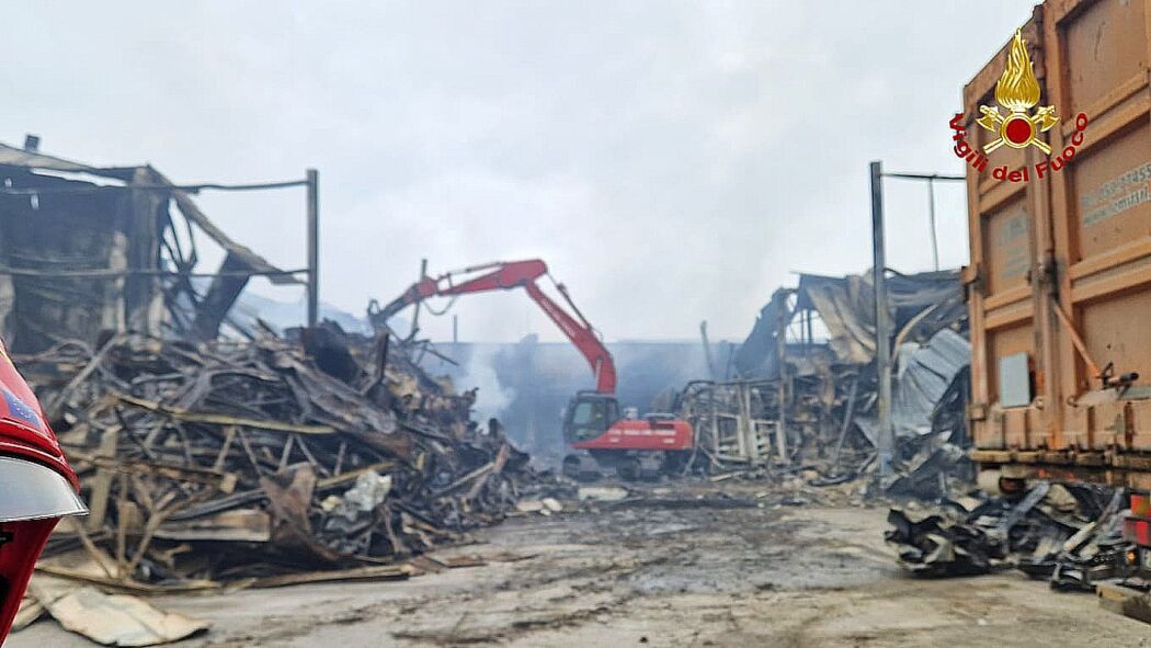 Incendio Inalca Reggio, al via la bonifica dei resti organici rimasti ...
